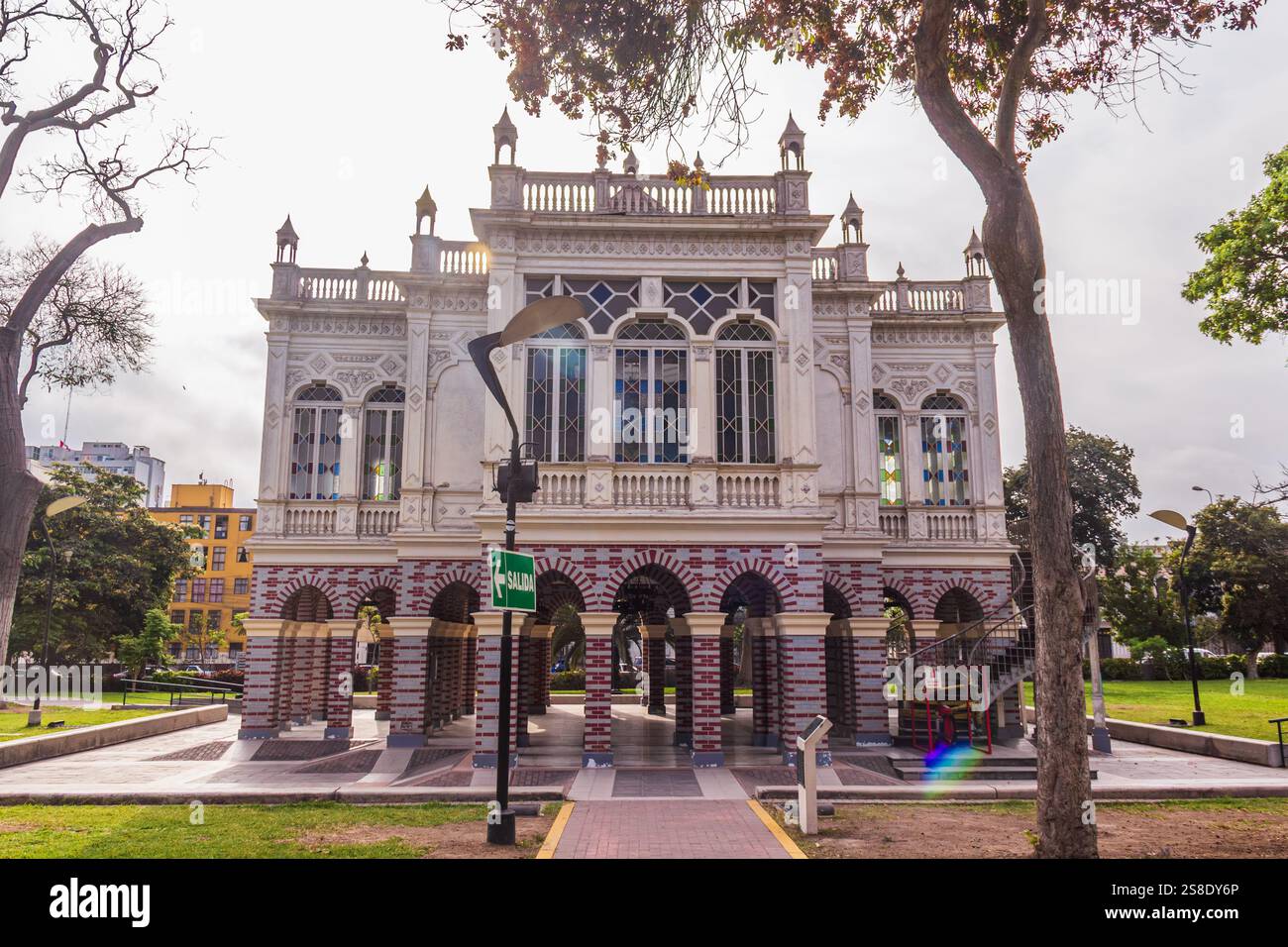 Pabellon morisco hi-res stock photography and images - Alamy