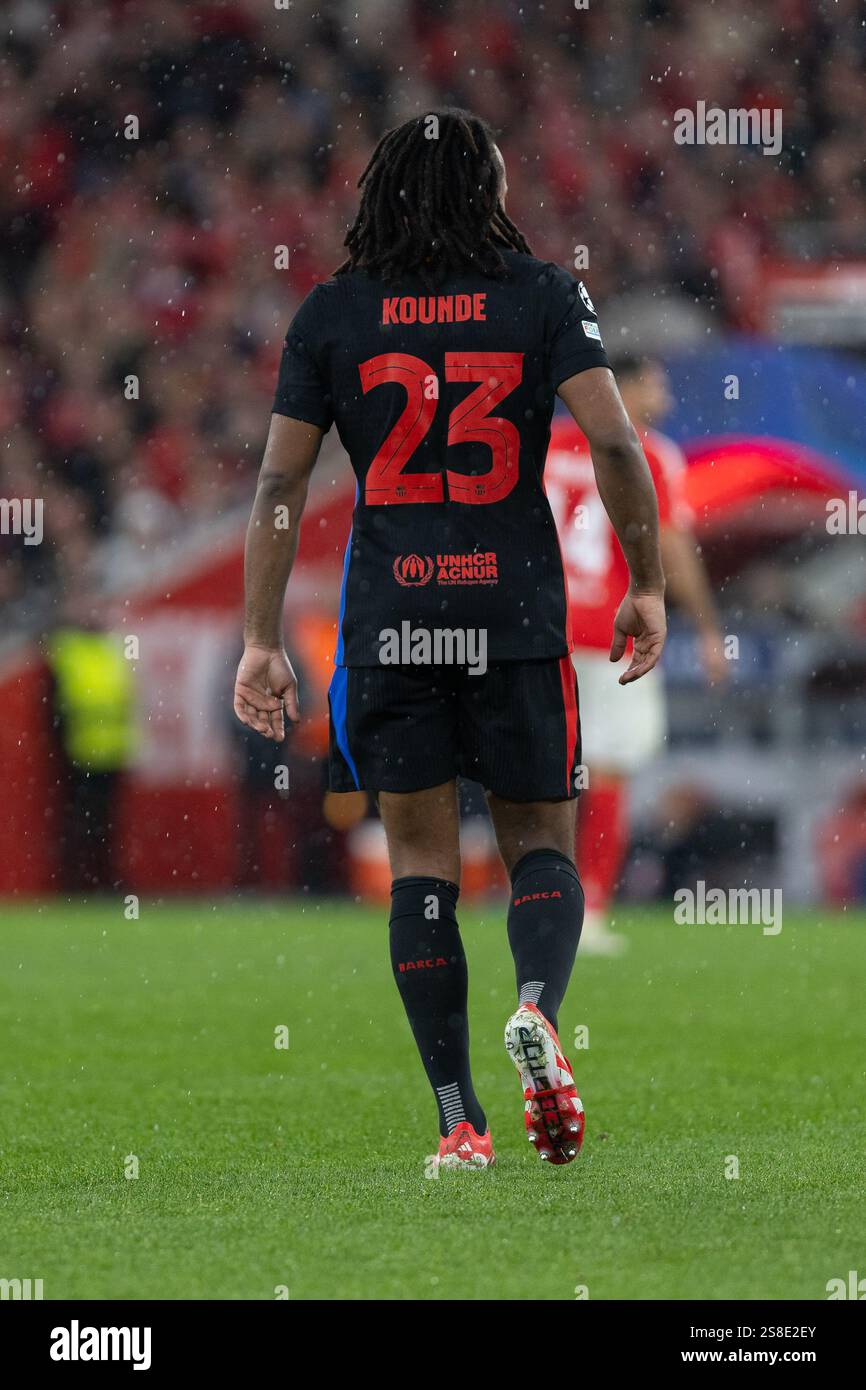 Jules kounde barcelona 2025 hi-res stock photography and images - Alamy