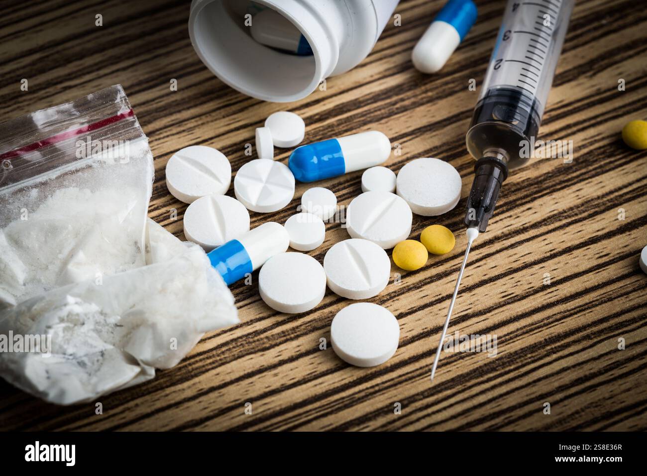 Drug syringe and cooked heroin Stock Photo - Alamy