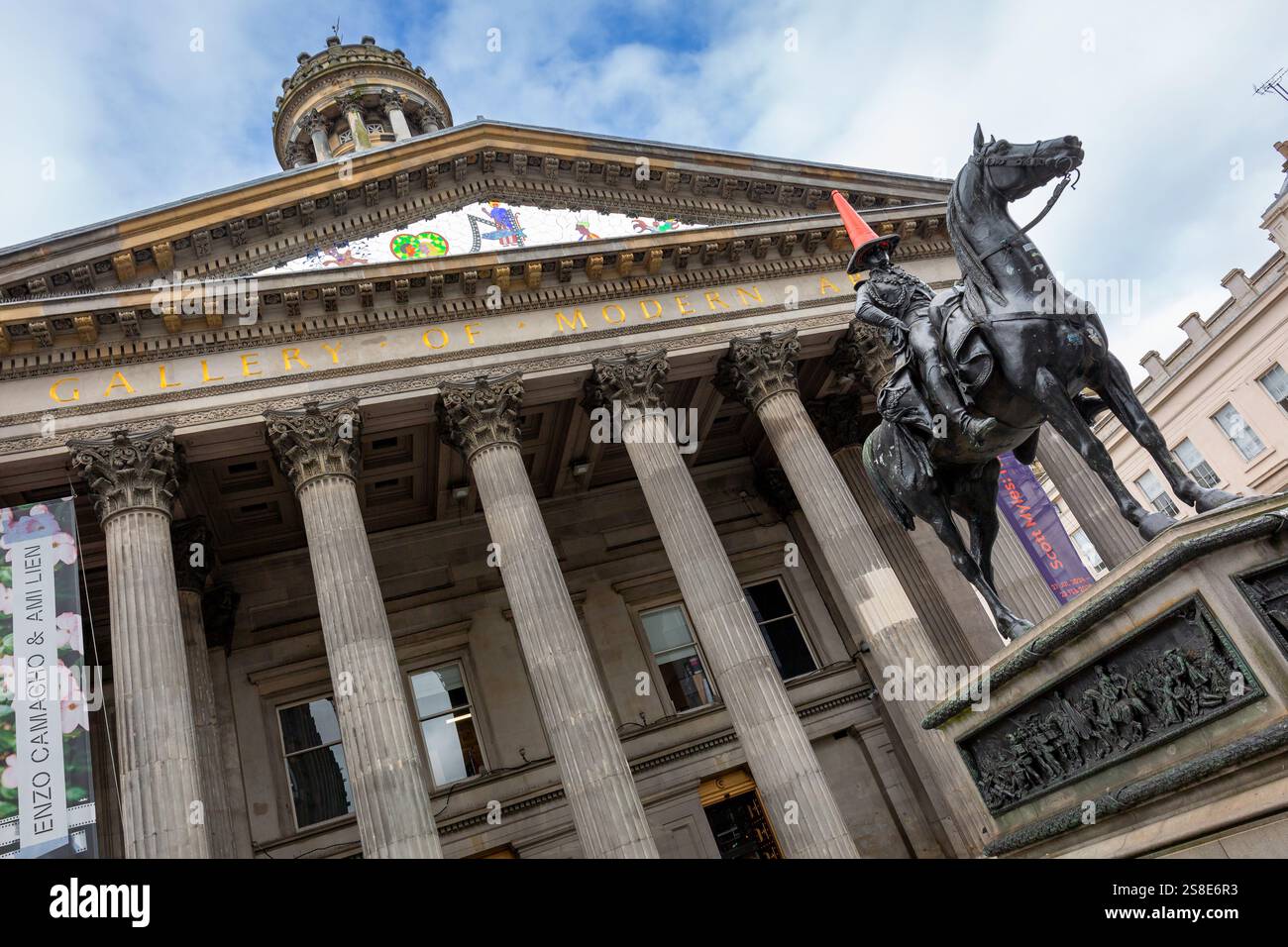 Gallery Of Modern Art (GoMA), Glasgow's iconic Duke of Wellington statue Stock Photo - Alamy