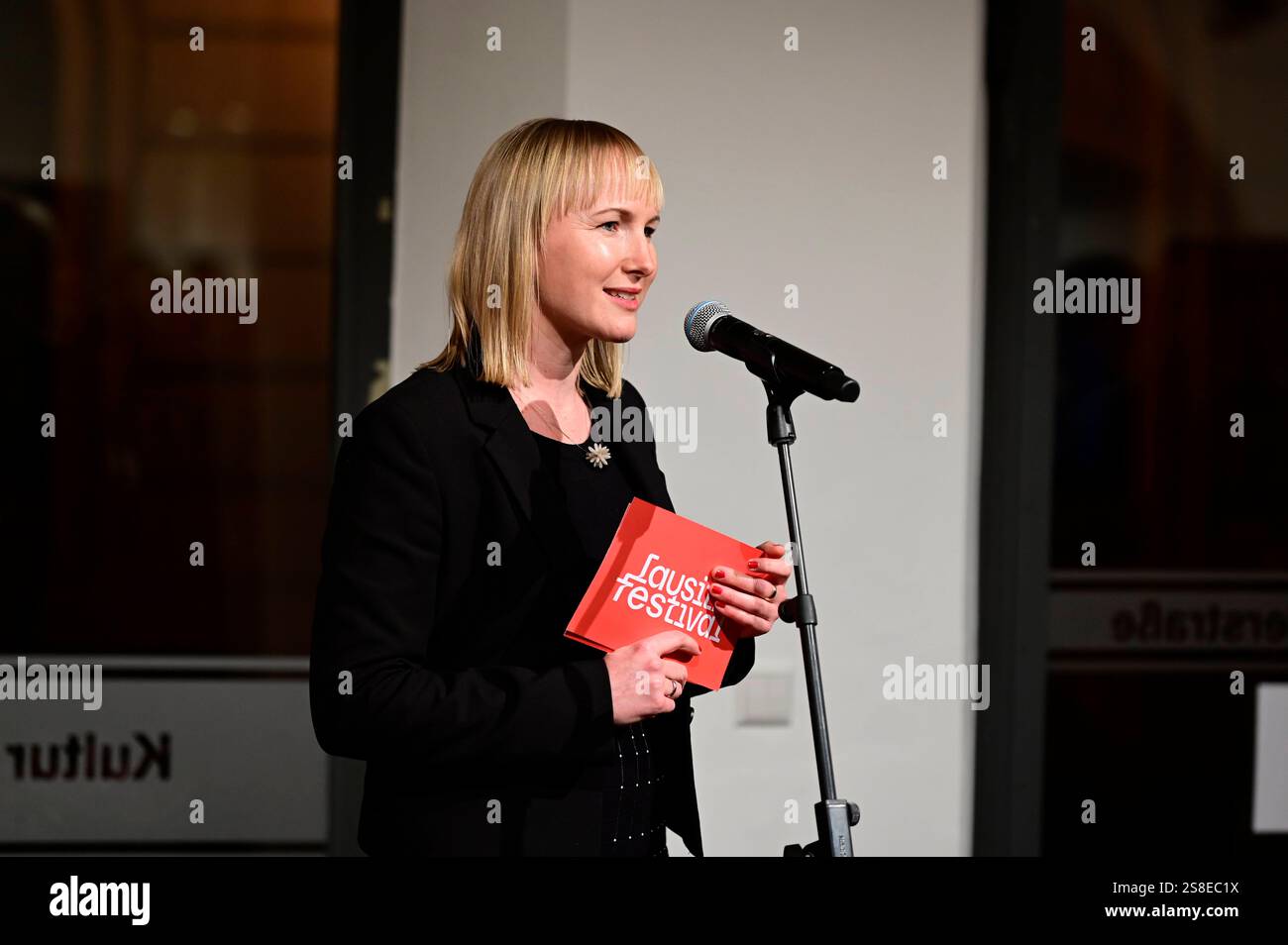 Maria Schulz bei der Vernissage der Ausstellung Blickfänge ...