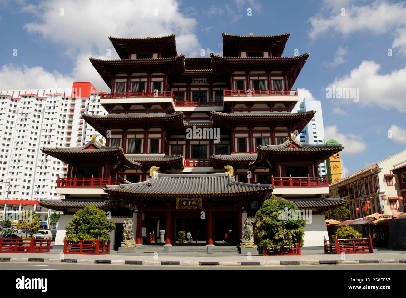 Budda Tooth Relic Temple and Museum in South Bridge Road, Chinatown ...
