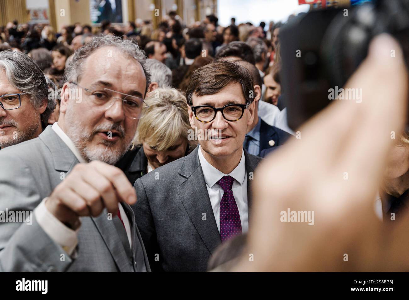 The President of the Generalitat de Catalunya, Salvador Illa (right ...