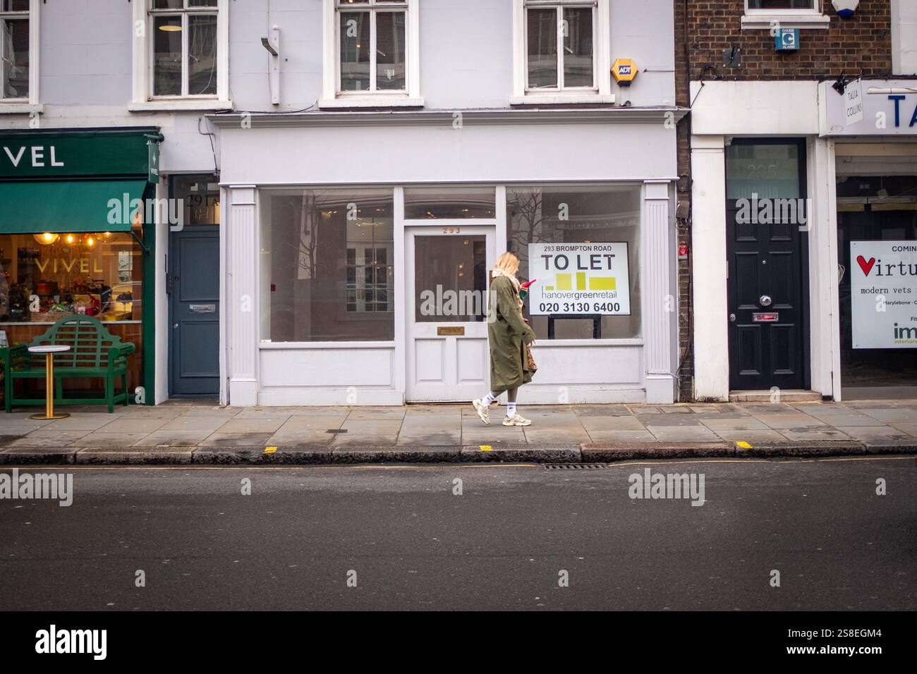 LONDON- JANUARY 7, 2025: Empty shop with To Let sign in central West ...