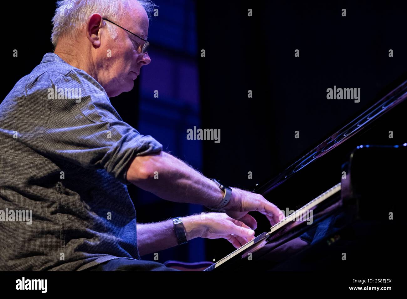 Steve Lodder Plays piano with Alison Rayner Quintet live, Scarborough ...