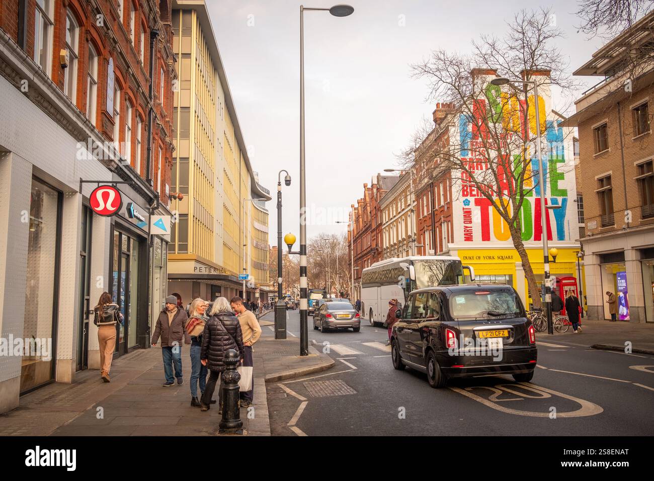 LONDON- JANUARY 14, 2025: Kings Road Chelsea shopping street scene ...