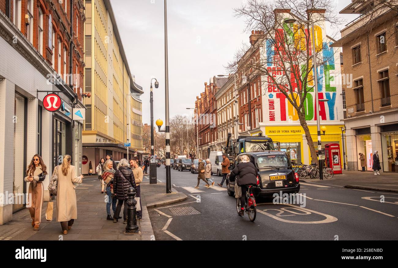 LONDON- JANUARY 14, 2025: Kings Road Chelsea shopping street scene ...