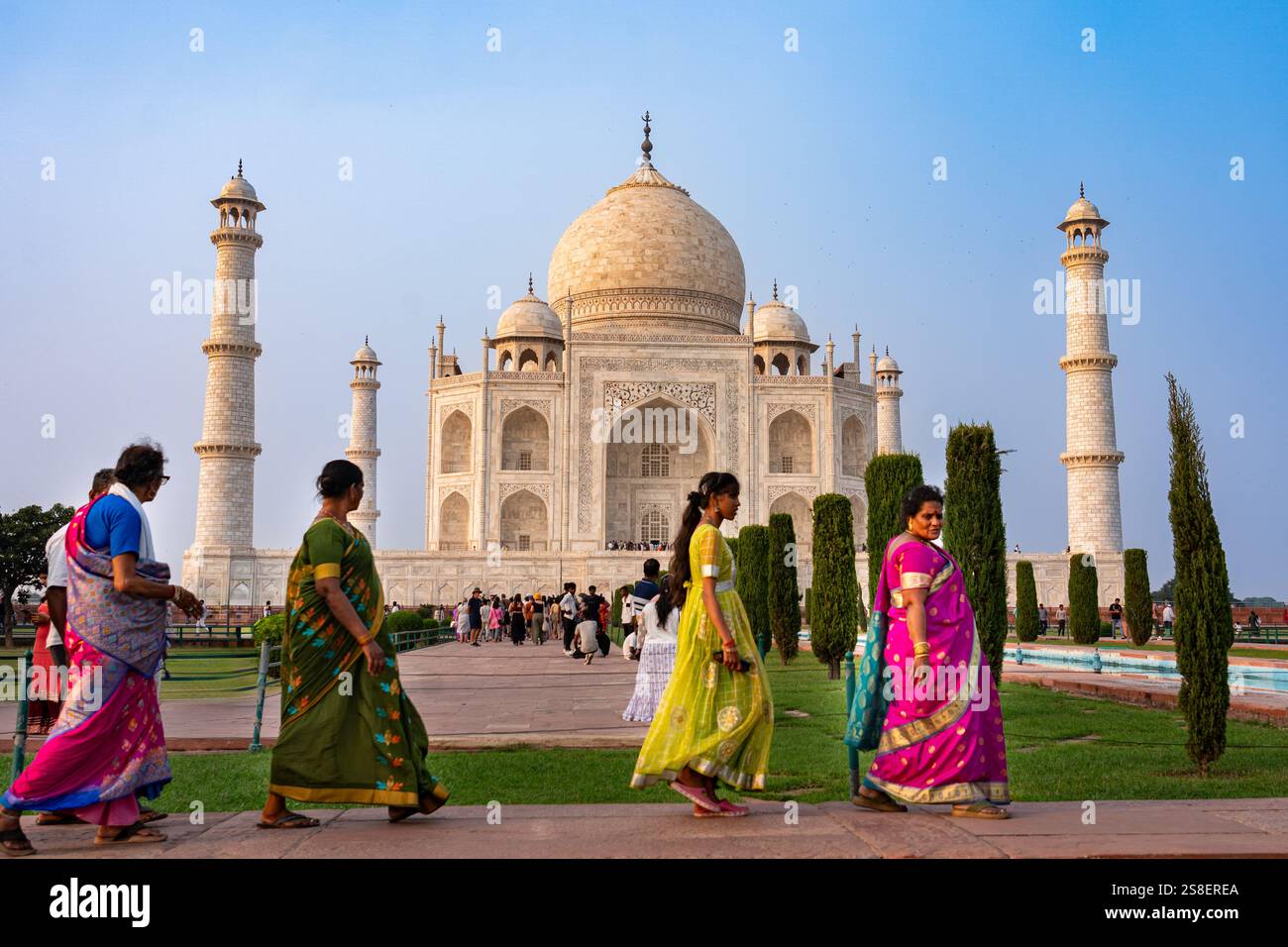 India. Uttar Pradesh state. Agra. Taj Mahal. White marble mausoleum ...