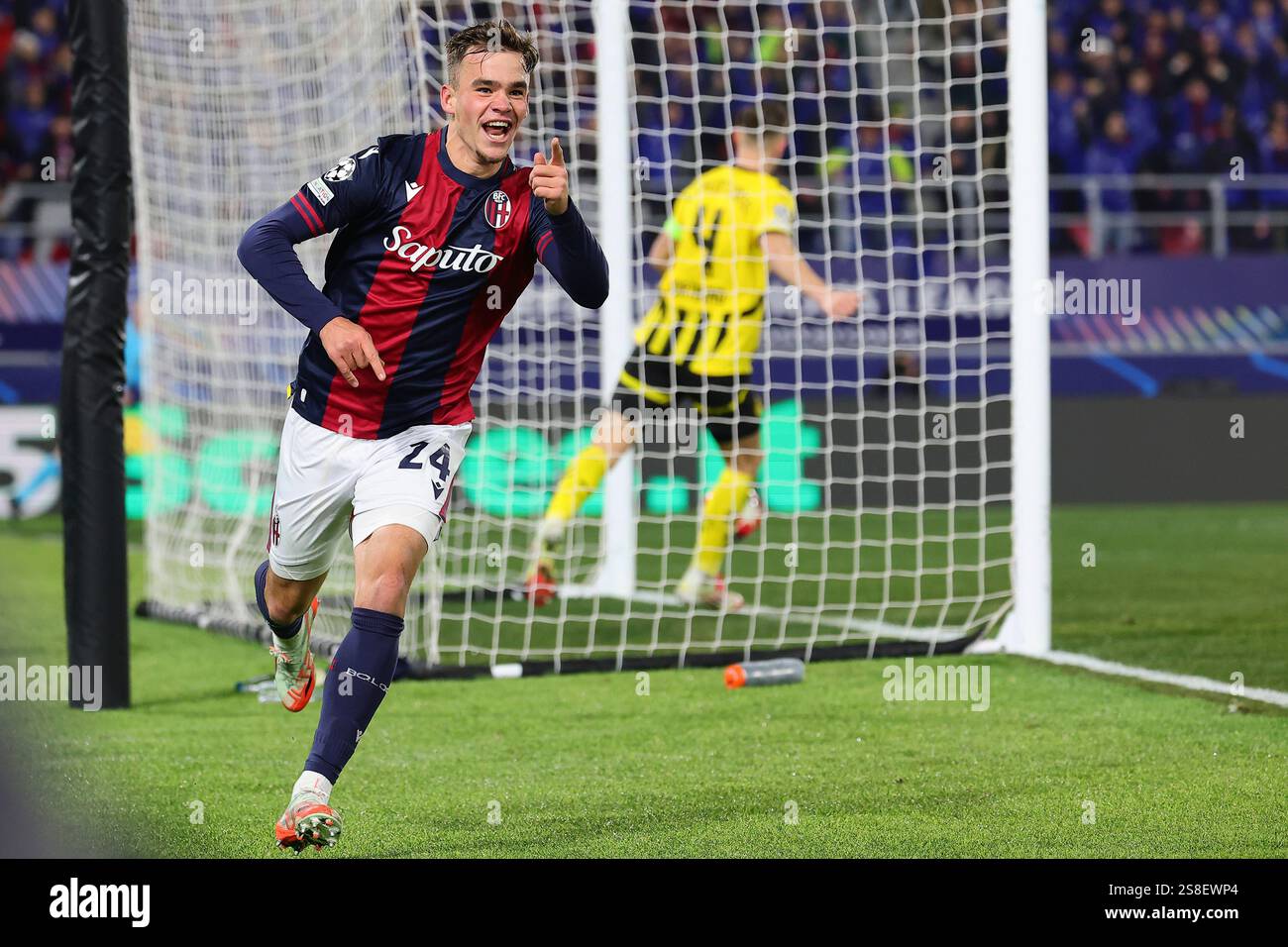 Thijs Dallinga of Bologna FC celebrates after scoring the goal of 1-1 ...