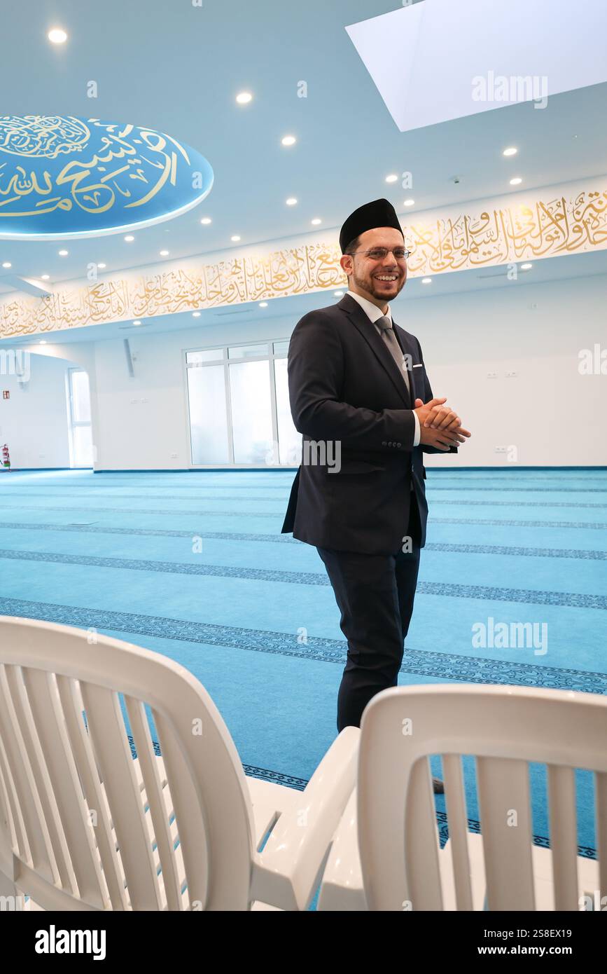 Hamburg, Germany. 22nd Jan, 2025. Shakeel Ahmad Umar, Imam of the Bait ...