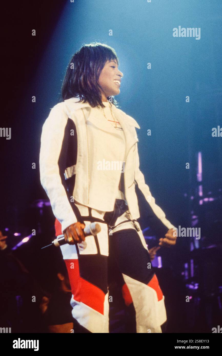 EASTHER BENNETT, ETERNAL, 1997: Easther Bennett of pop soul group ...