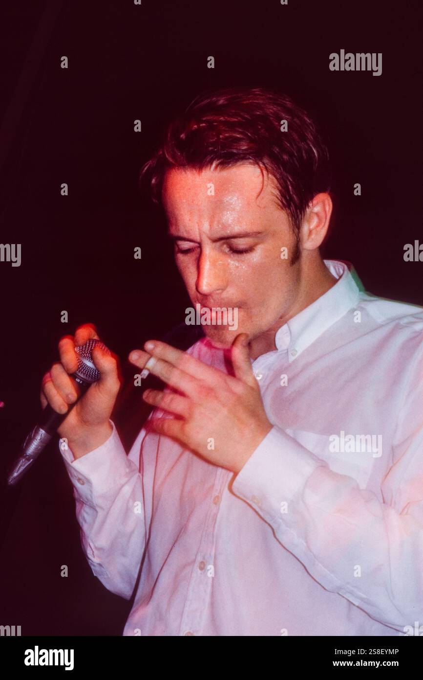 GENE, EARLY TOUR, 1994: A young Martin Rossiter of the band Gene ...