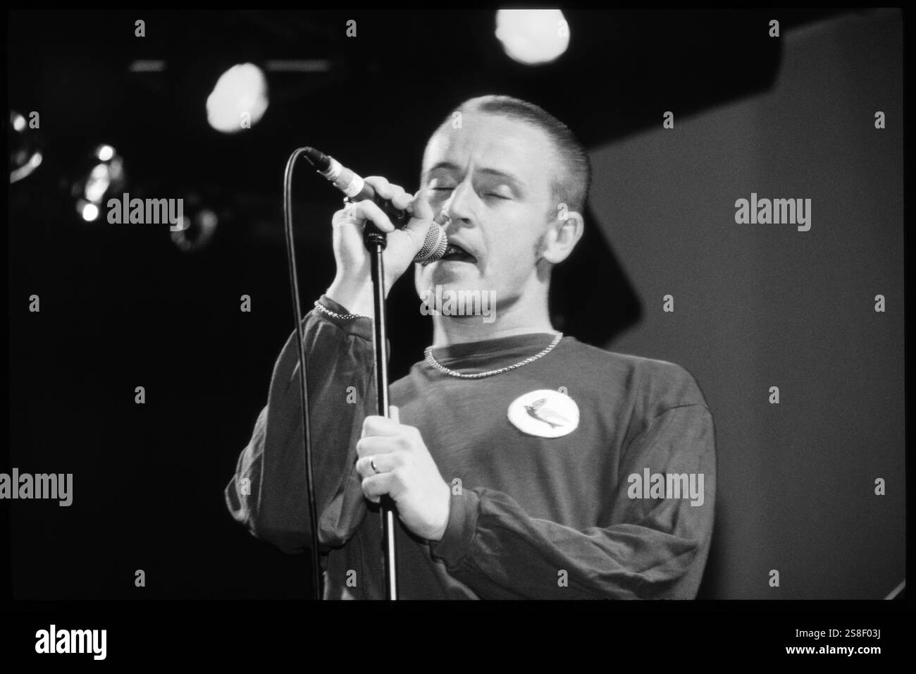 Football audience uk Black and White Stock Photos & Images - Alamy