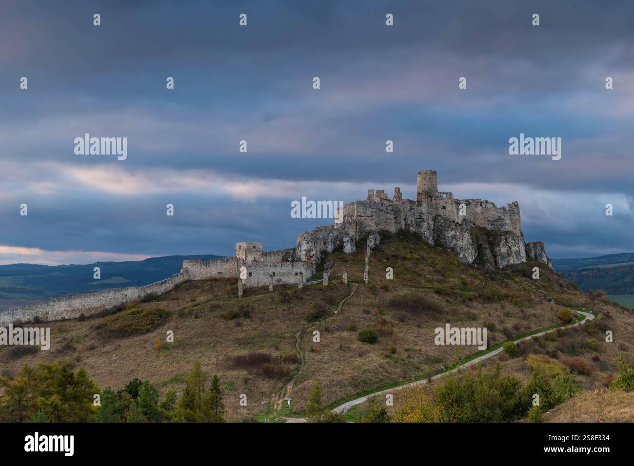Exploring the Iconic Spis Castle, Slovakia’s Medieval Architectural Gem ...