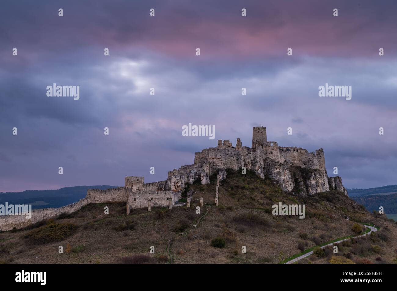 Exploring the Iconic Spis Castle, Slovakia’s Medieval Architectural Gem ...