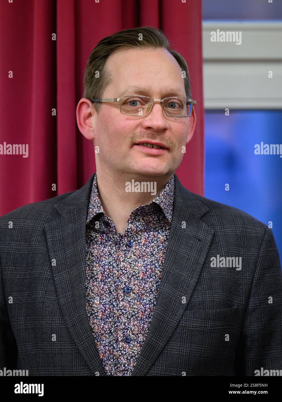 Kamenz, Germany. 22nd Jan, 2025. Writer Clemens Meyer stands in the ...