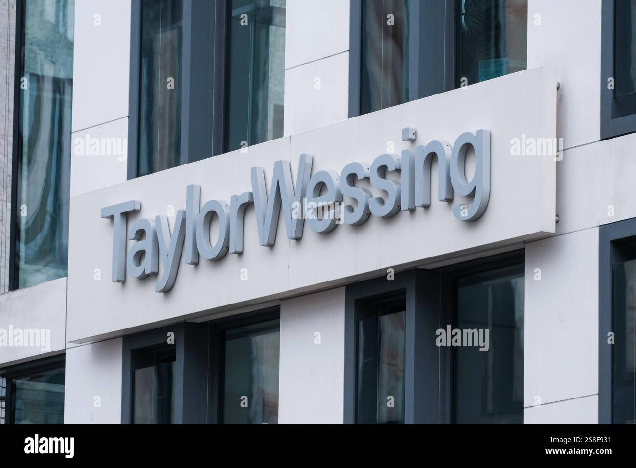 Düsseldorf 22.01.2025 Taylor Wessing TaylorWessing Logo Schriftzug Benrather Strasse Düsseldorf ...