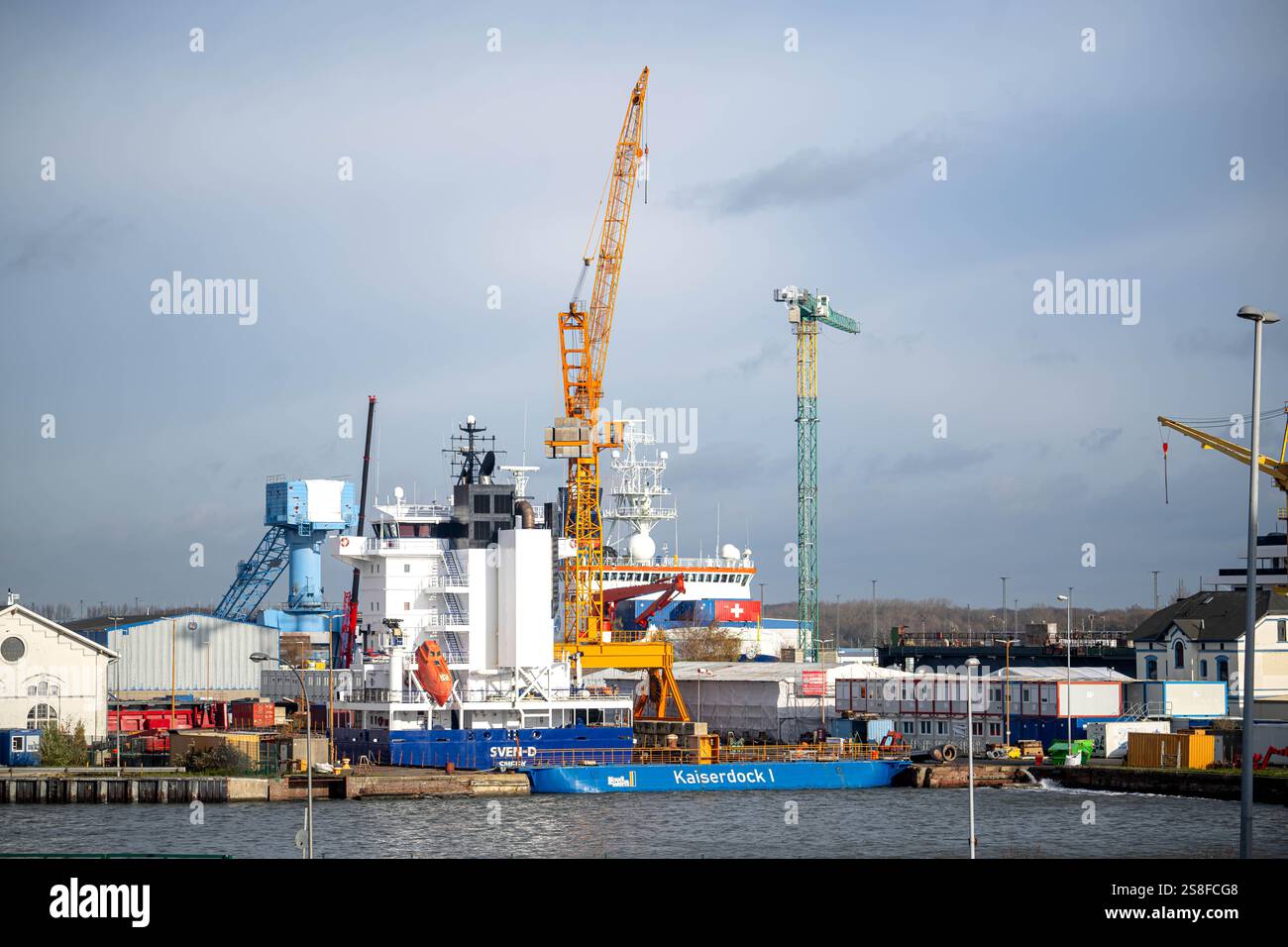 Bremerhaven, Germany. 22nd Nov, 2024. The Kaiserdock 1 at Lloyd Werft ...
