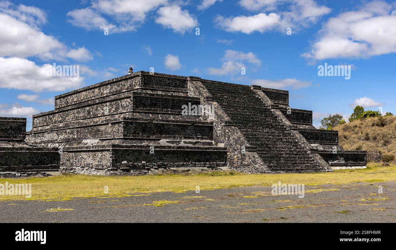 Woman walks on a pyramid in Teotihuacan Stock Photo - Alamy