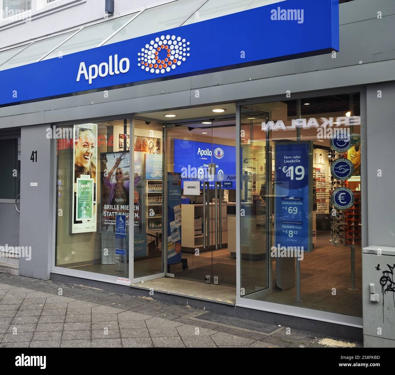 22.012025 xkhx Symbolbild, Marken Apollo-Optik Augenoptik-Unternehmen ...