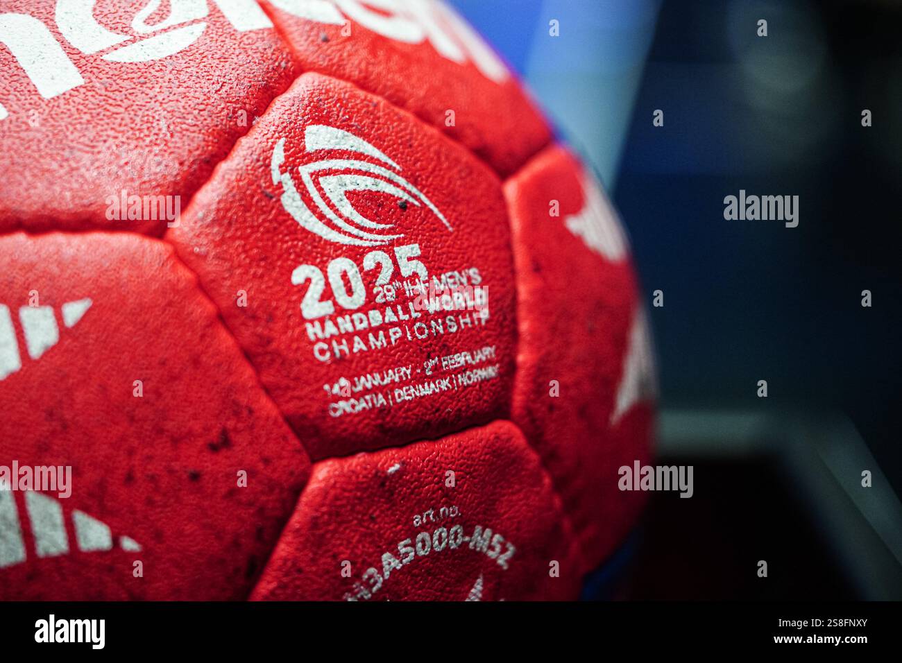 Molten Spielball mit Logo/Wappen der IHF Handball Weltmeisterschaft 2025, Themenfoto, Themenbild ...