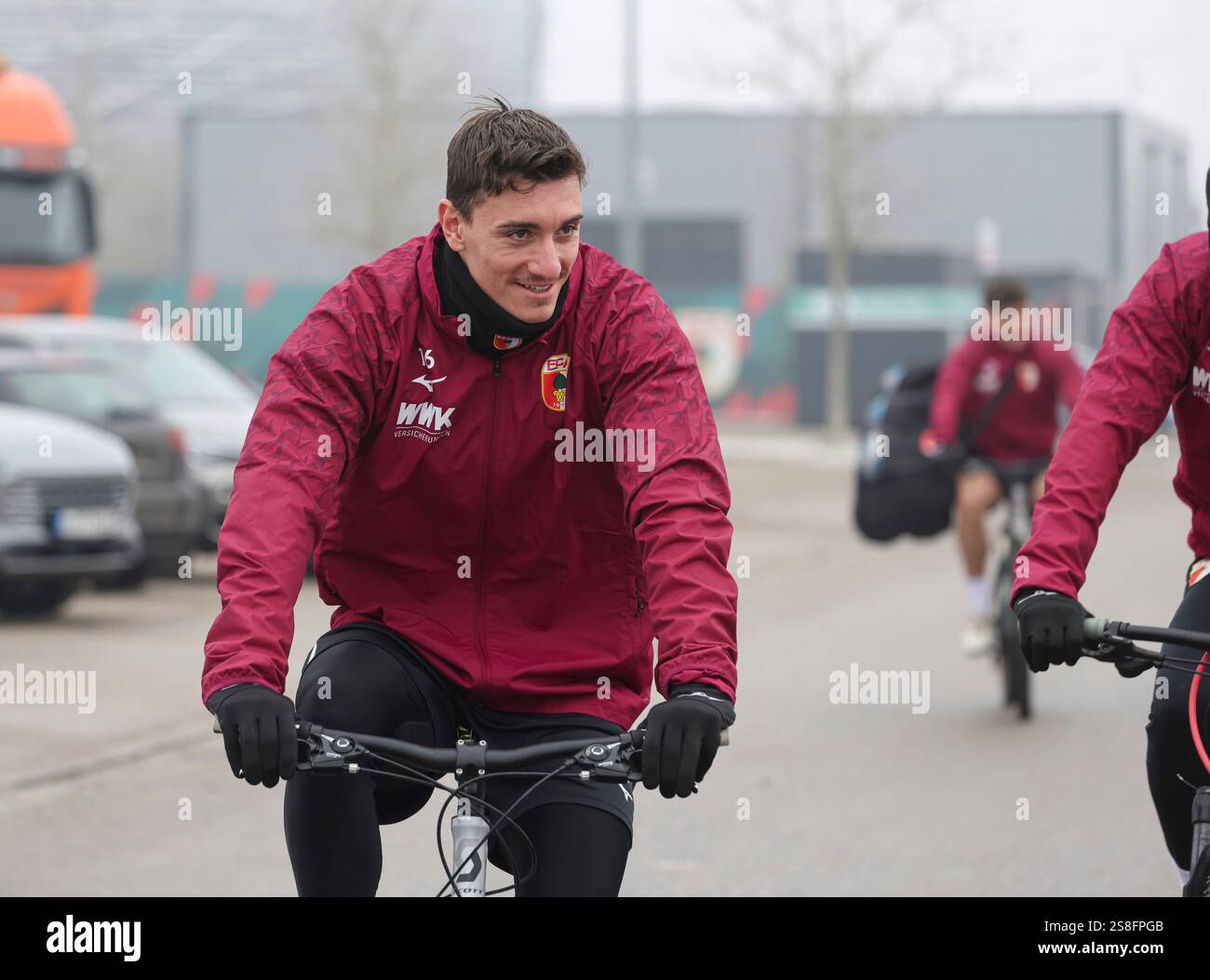 Augsburg, Deutschland. 22nd Jan, 2025. Cédric Zesiger (FC Augsburg #16 ...