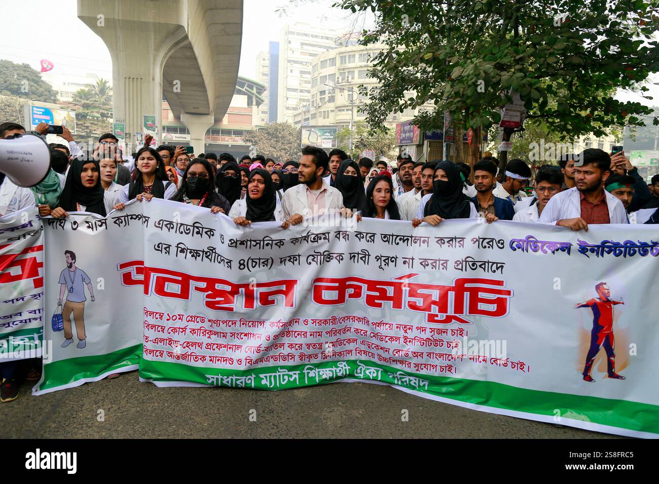 Dhaka, Bangladesh. 22nd Jan, 2025. Students of Medical Assistant Training Schools (MATS) blocked ...