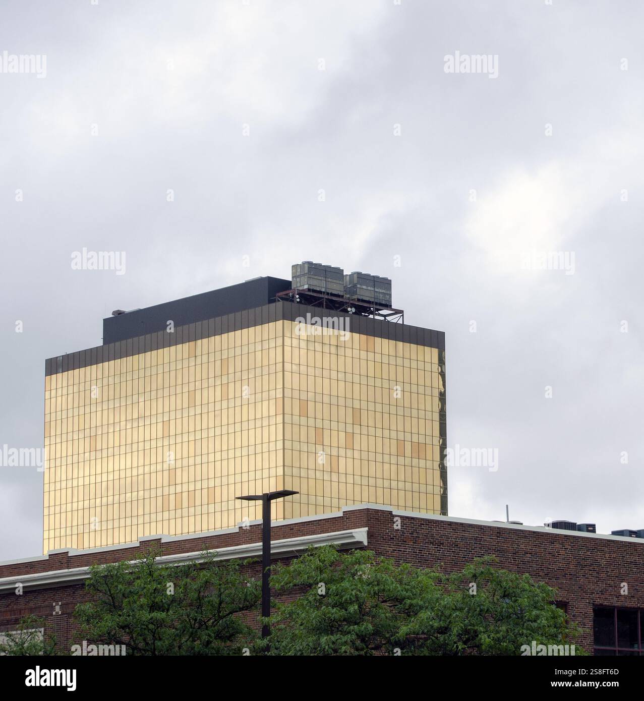 Glass cube structure hi-res stock photography and images - Alamy