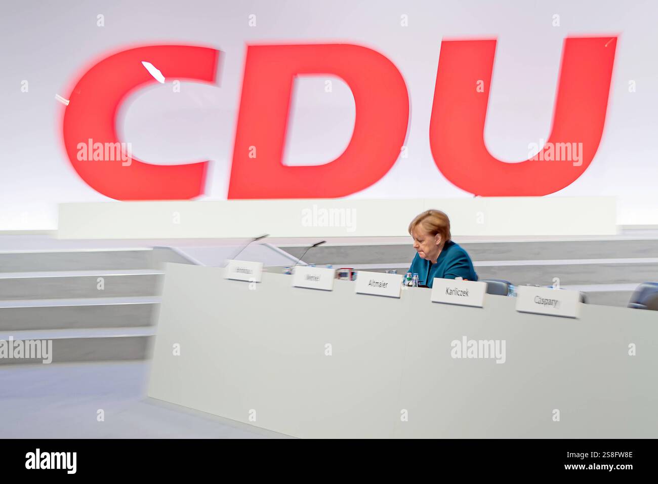 Angela Merkel, Bundeskanzlerin der Bundesrepublik Deutschland, sitzt im ...