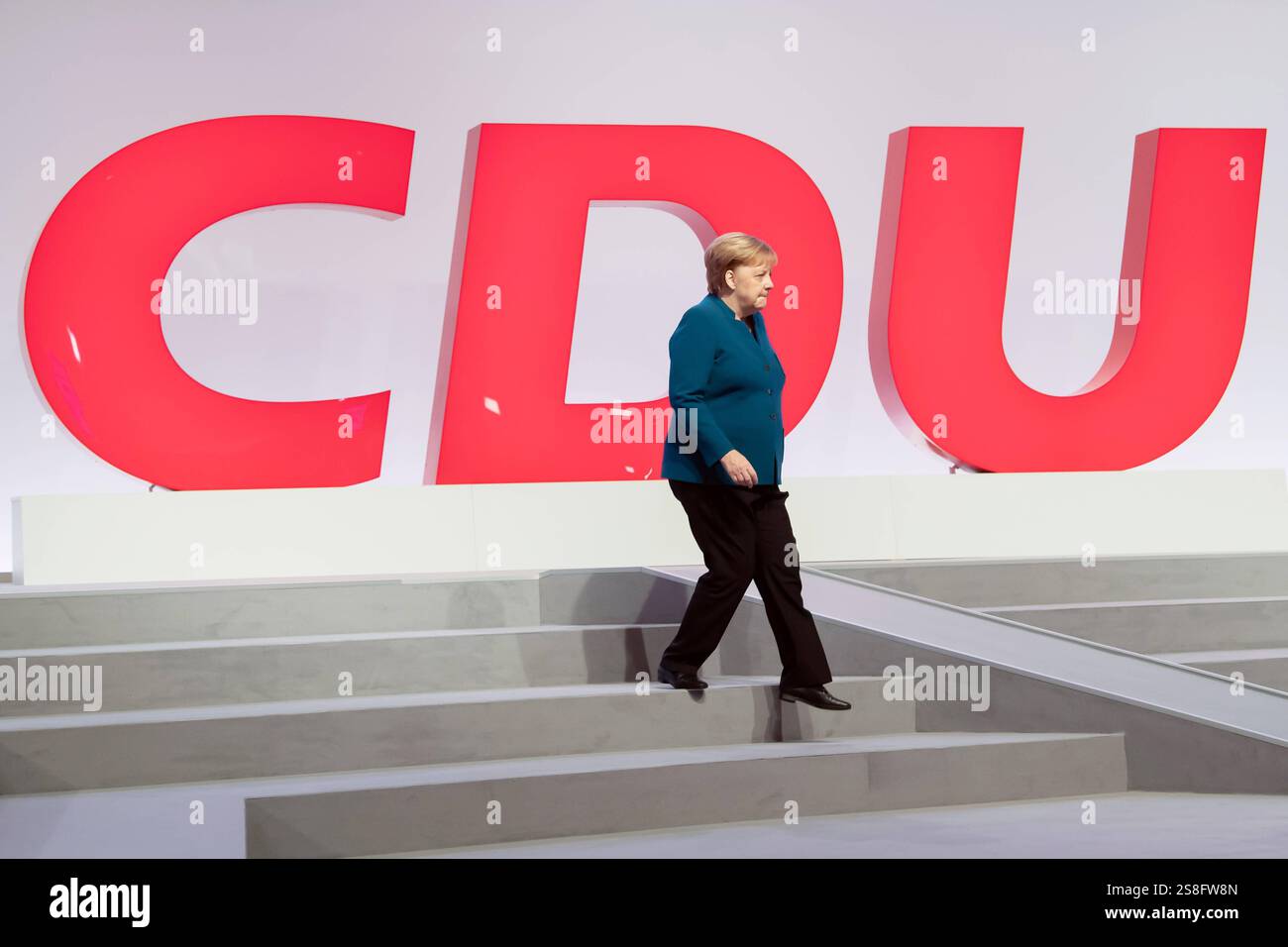 Angela Merkel, Bundeskanzlerin der Bundesrepublik Deutschland, laeuft ...