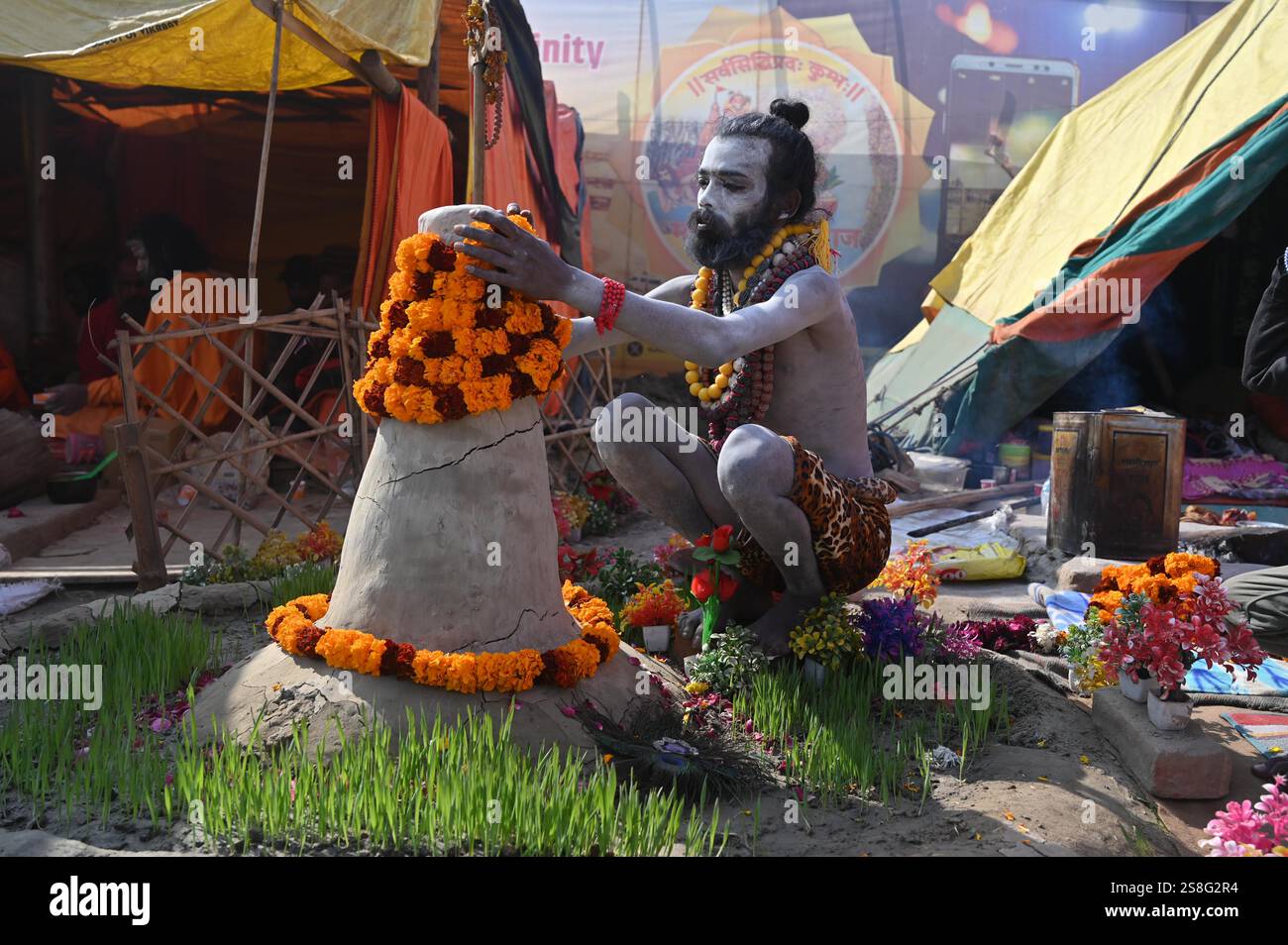 Prayagraj, Uttar Pradesh, India. 22nd Jan, 2025. Prayagraj: A Sadhu ...