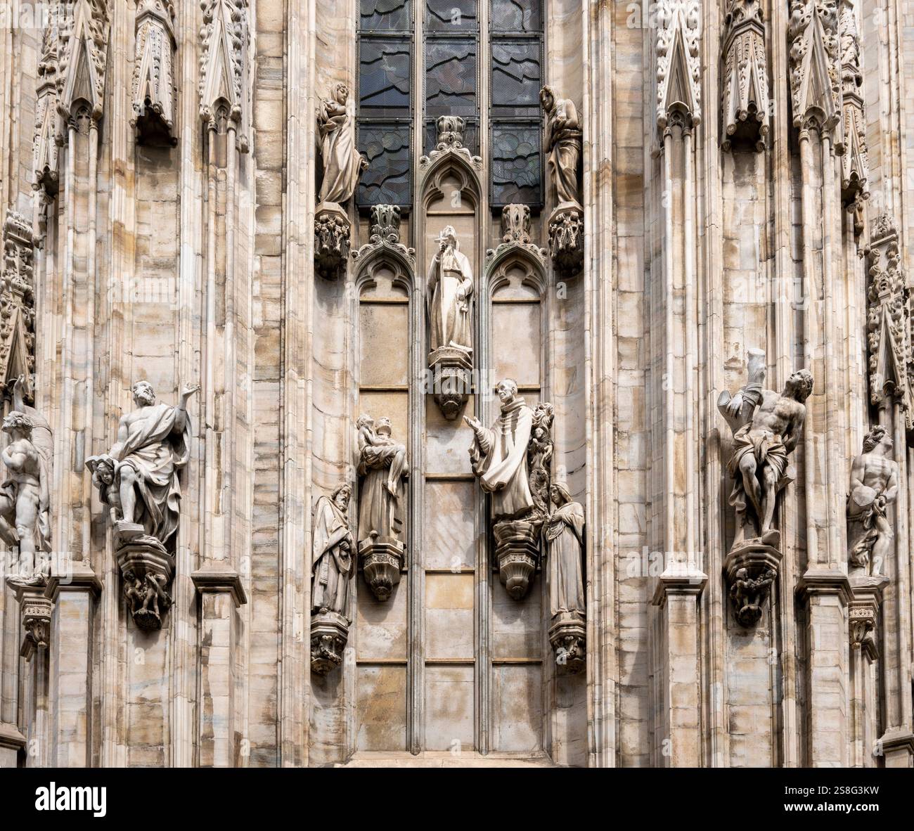 Detail of stonework on Milan Cathedral Stock Photo - Alamy