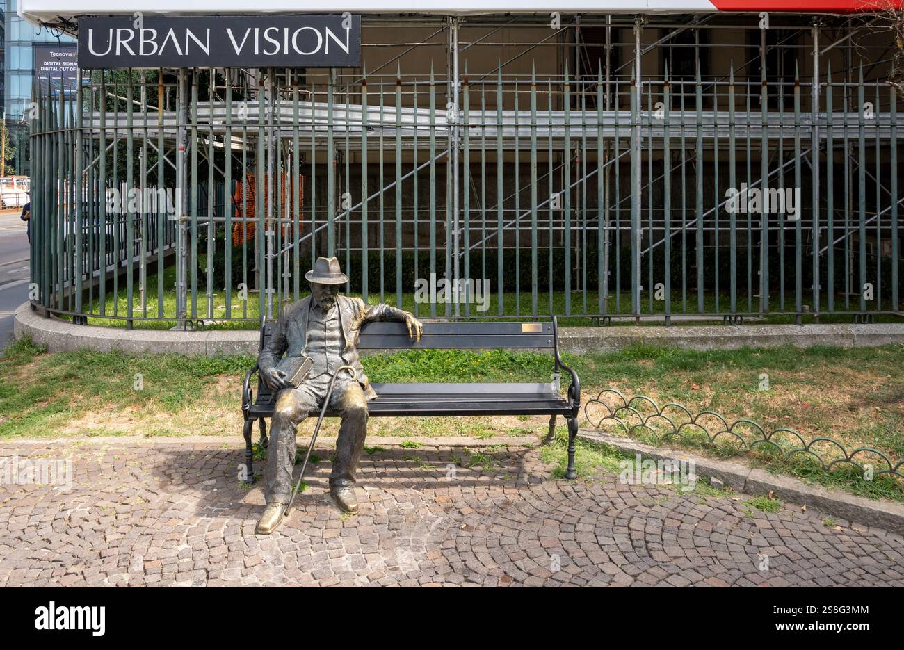 Monument to pencho slaveykov hi-res stock photography and images - Alamy