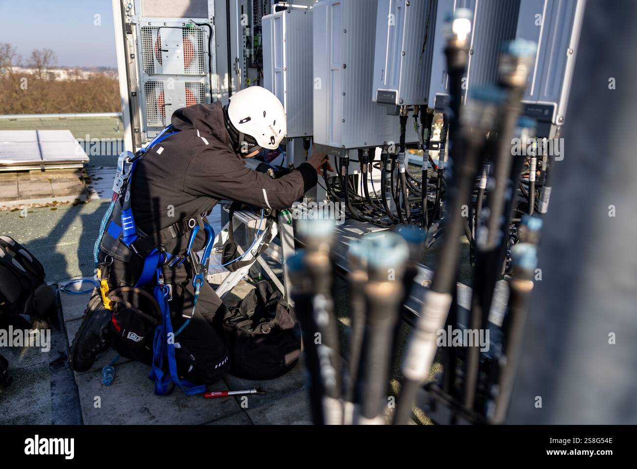 Nuremberg, Germany. 21st Jan, 2025. A Deutsche Telekom technician ...