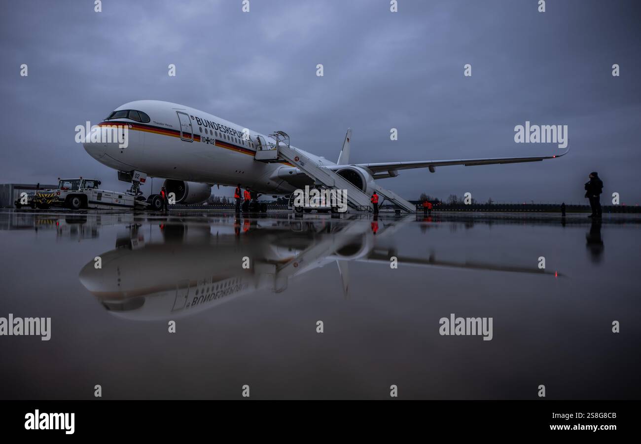 22 January 2025, Brandenburg, Schönefeld: An Airbus A350 belonging to ...