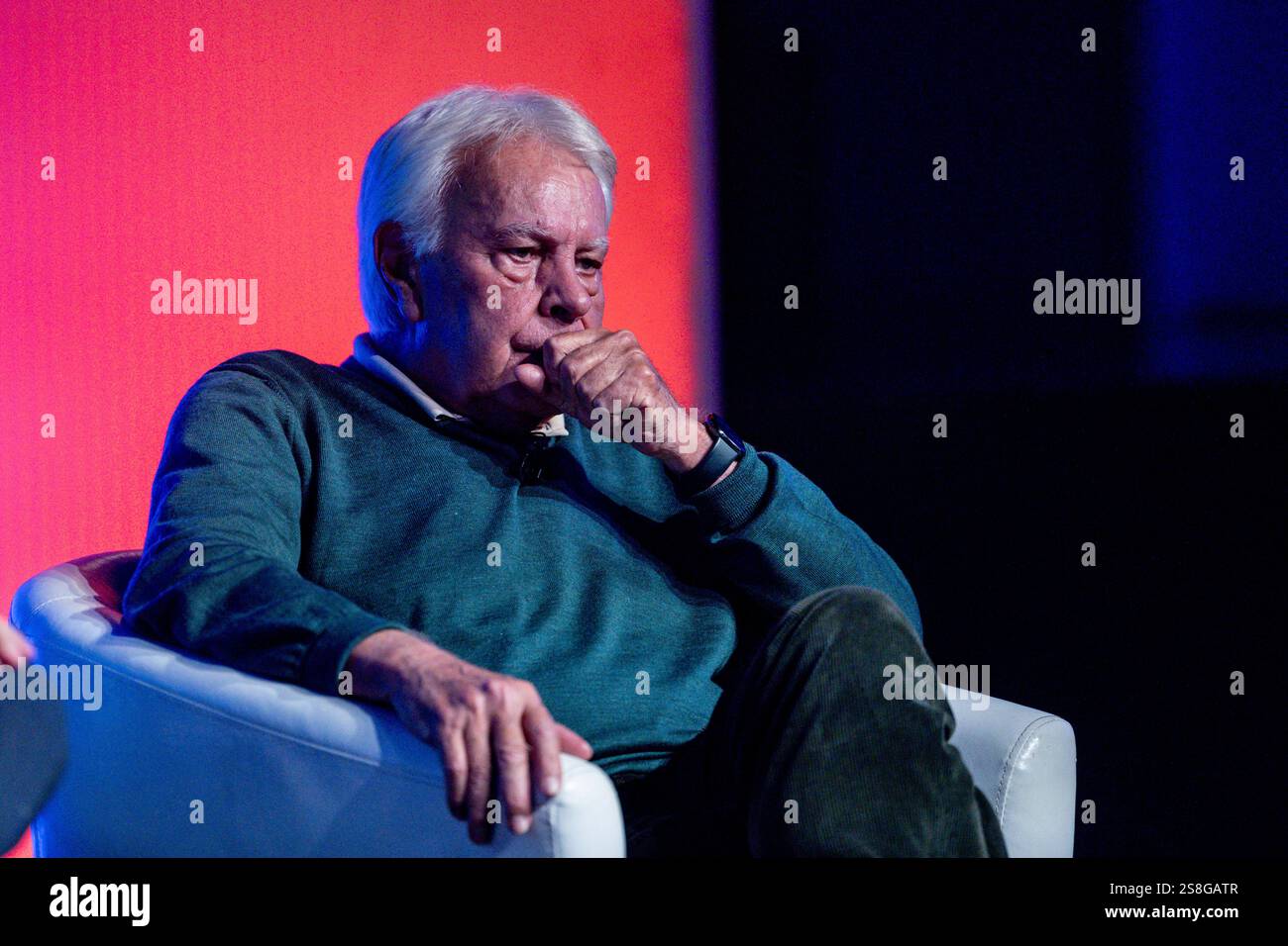Former Prime Minister Felipe González during a talk with Le Monde ...