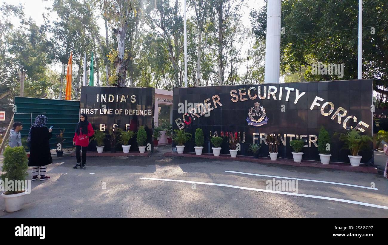 Visitors take pictures at the India - Pakistan International border in ...