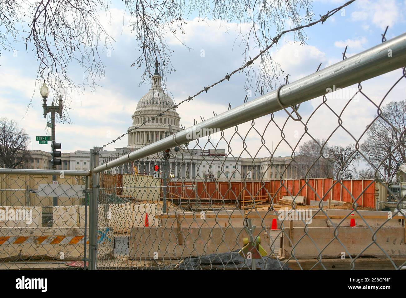 Capitol fencing hi-res stock photography and images - Alamy