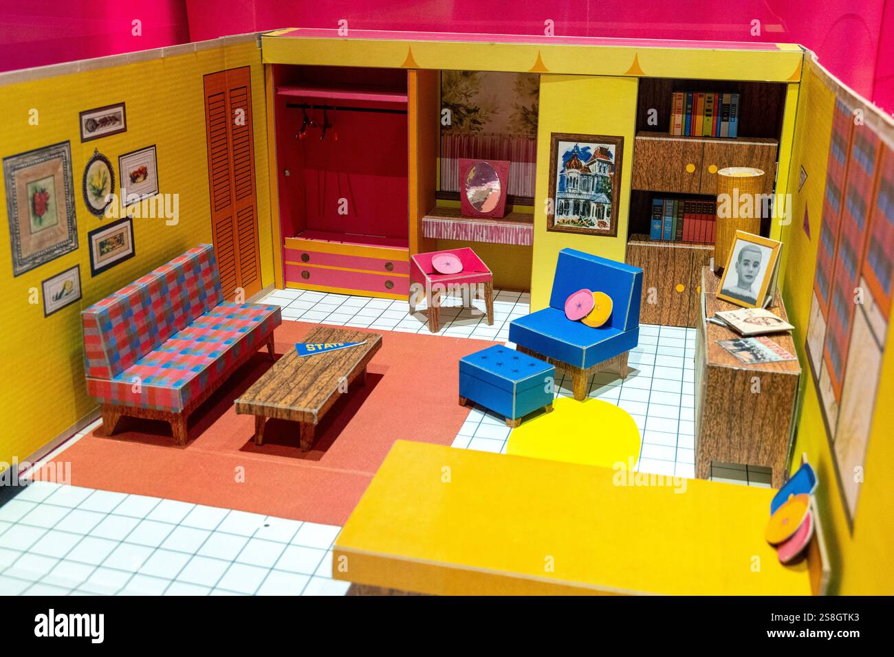Mid-century modern style Barbie Dreamhouse (1962) at Barbie - The ...