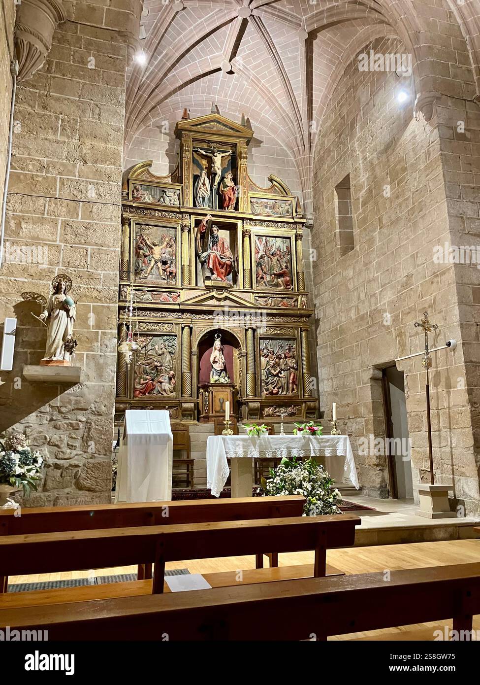 Altar and Pews in the Roman Catholic Church of St Andrew (San Andrés ...