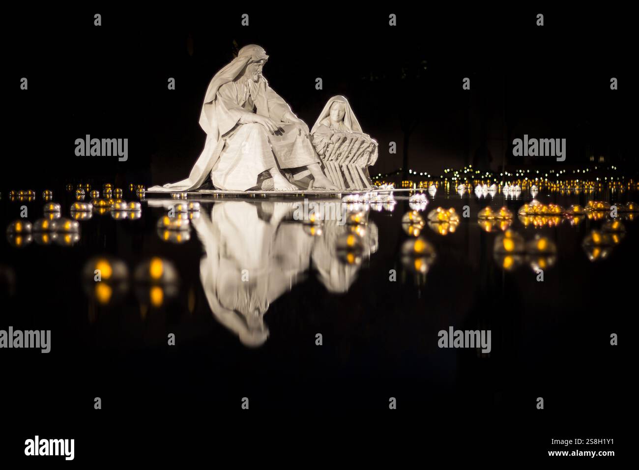 White statues mary joseph jesus hi-res stock photography and images - Alamy