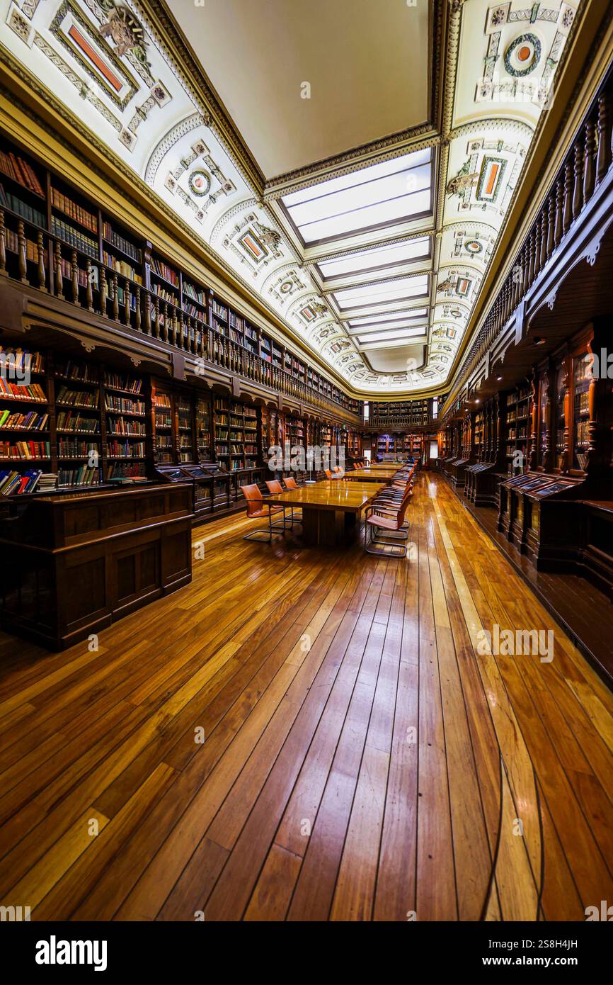 Wooden library in the Mining Palace, Faculty of Engineering, UNAM ...