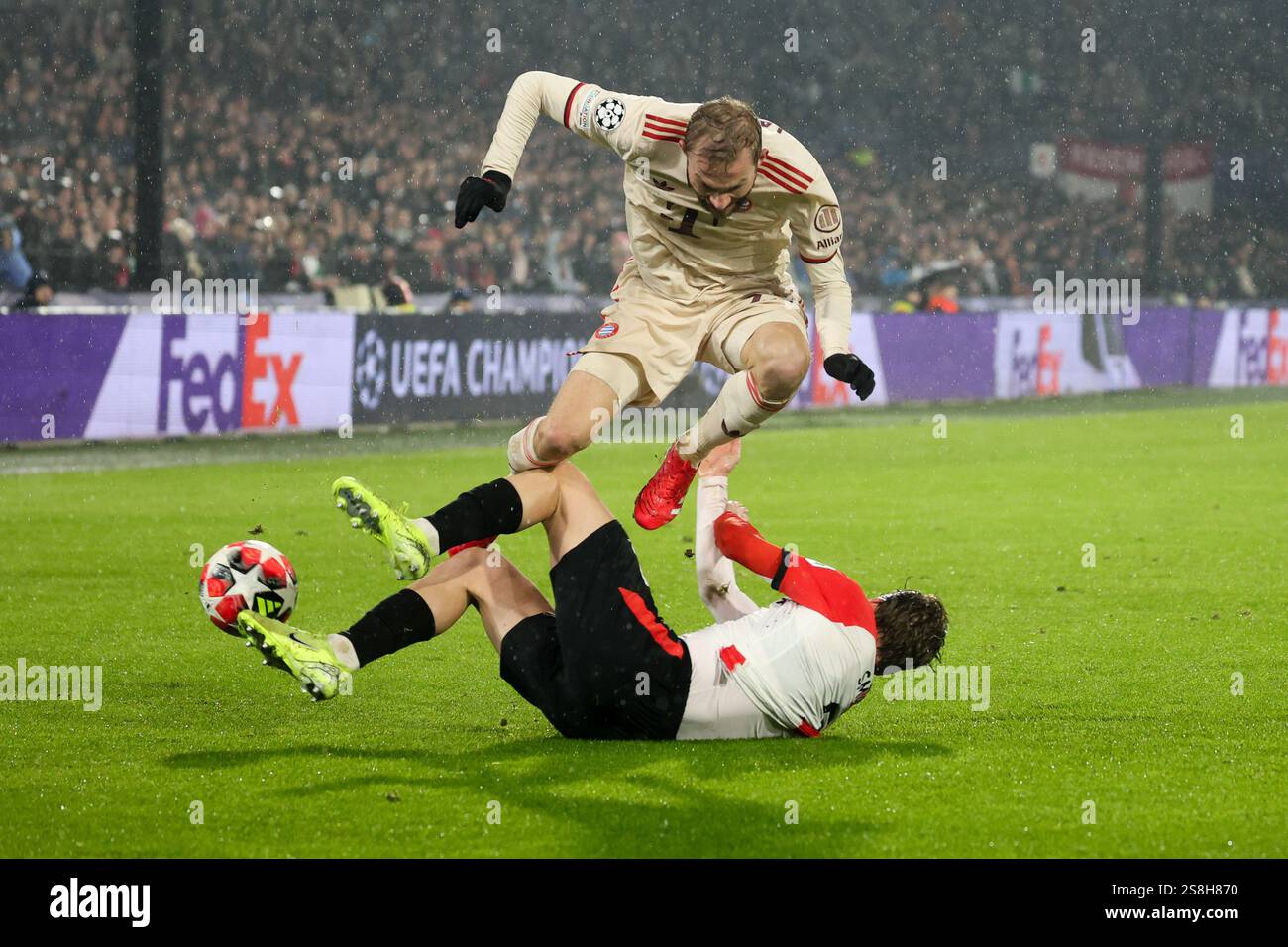 Konrad Laimer (FC Bayern Muenchen #27), David Hancko (Rotterdam #33 ...