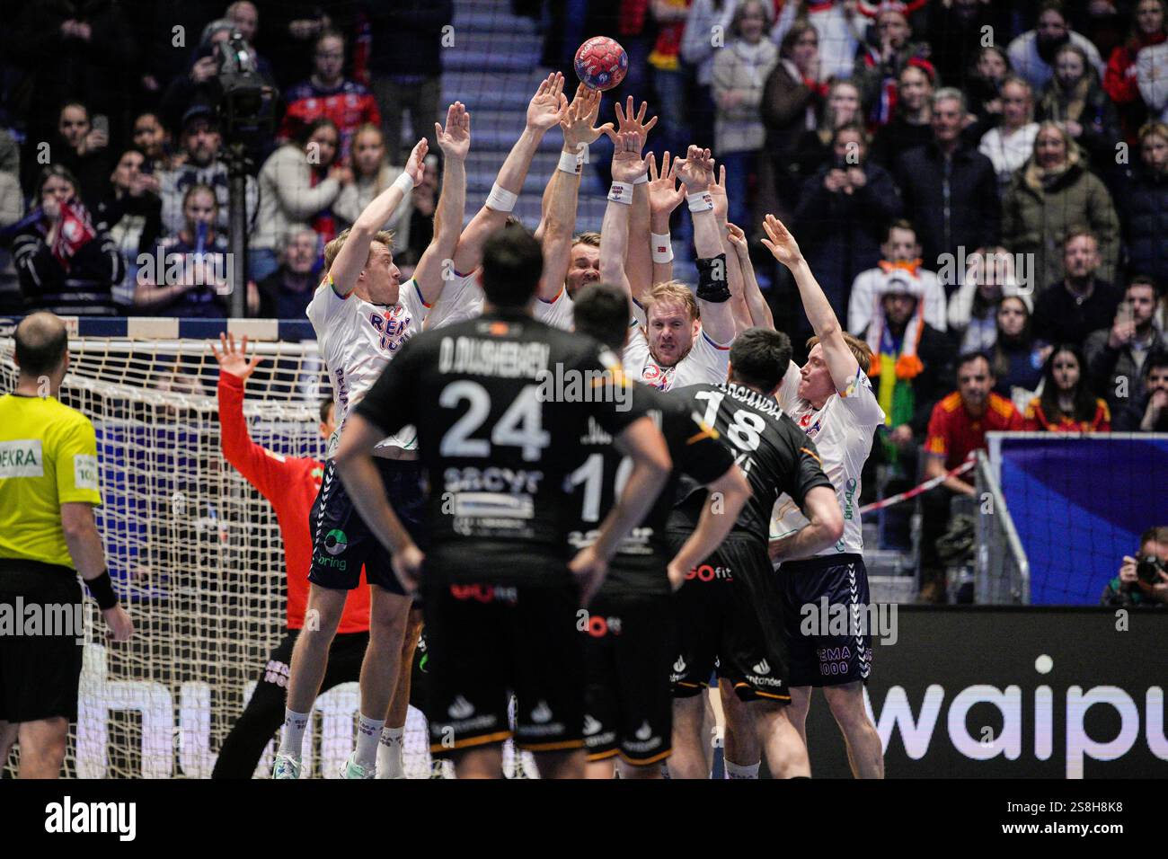 Fornebu 20250122. Spanish free throw during the World Championship ...