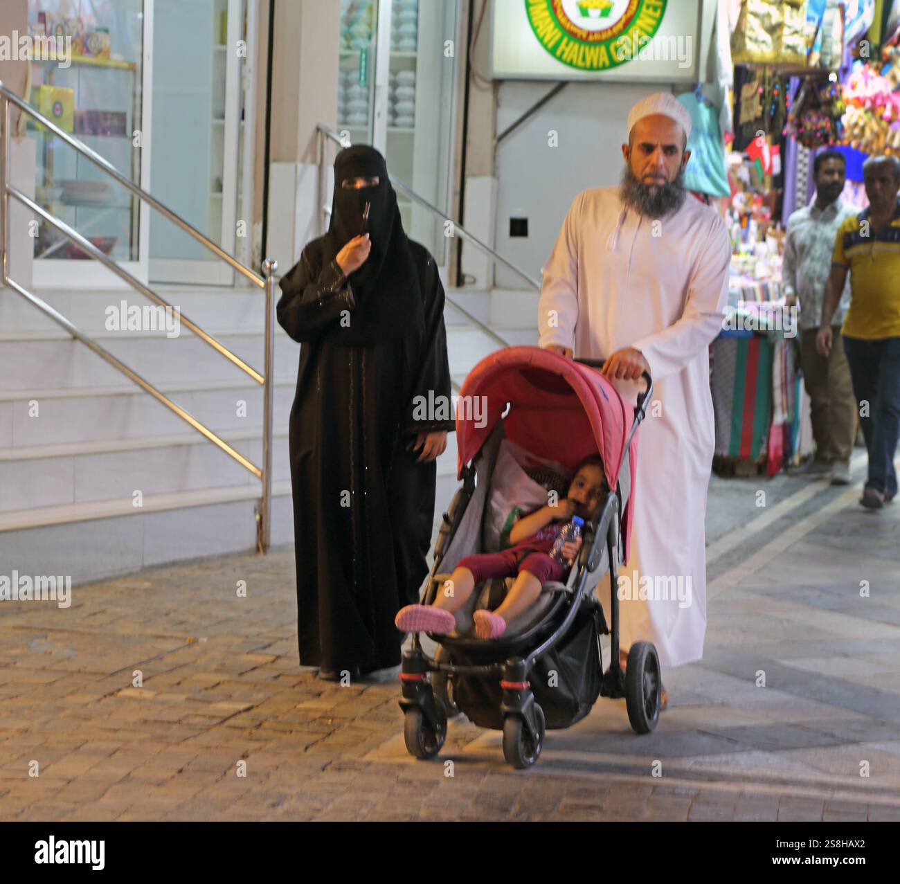 Omani Family at Mutrah Souk Muscat Oman Stock Photo - Alamy