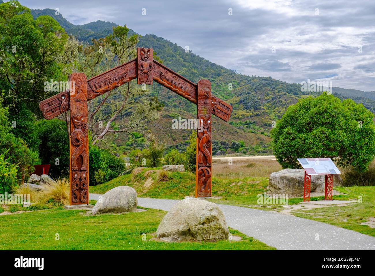 Te Waharoa, gateway at South entrance of Abel Tasman National Park ...