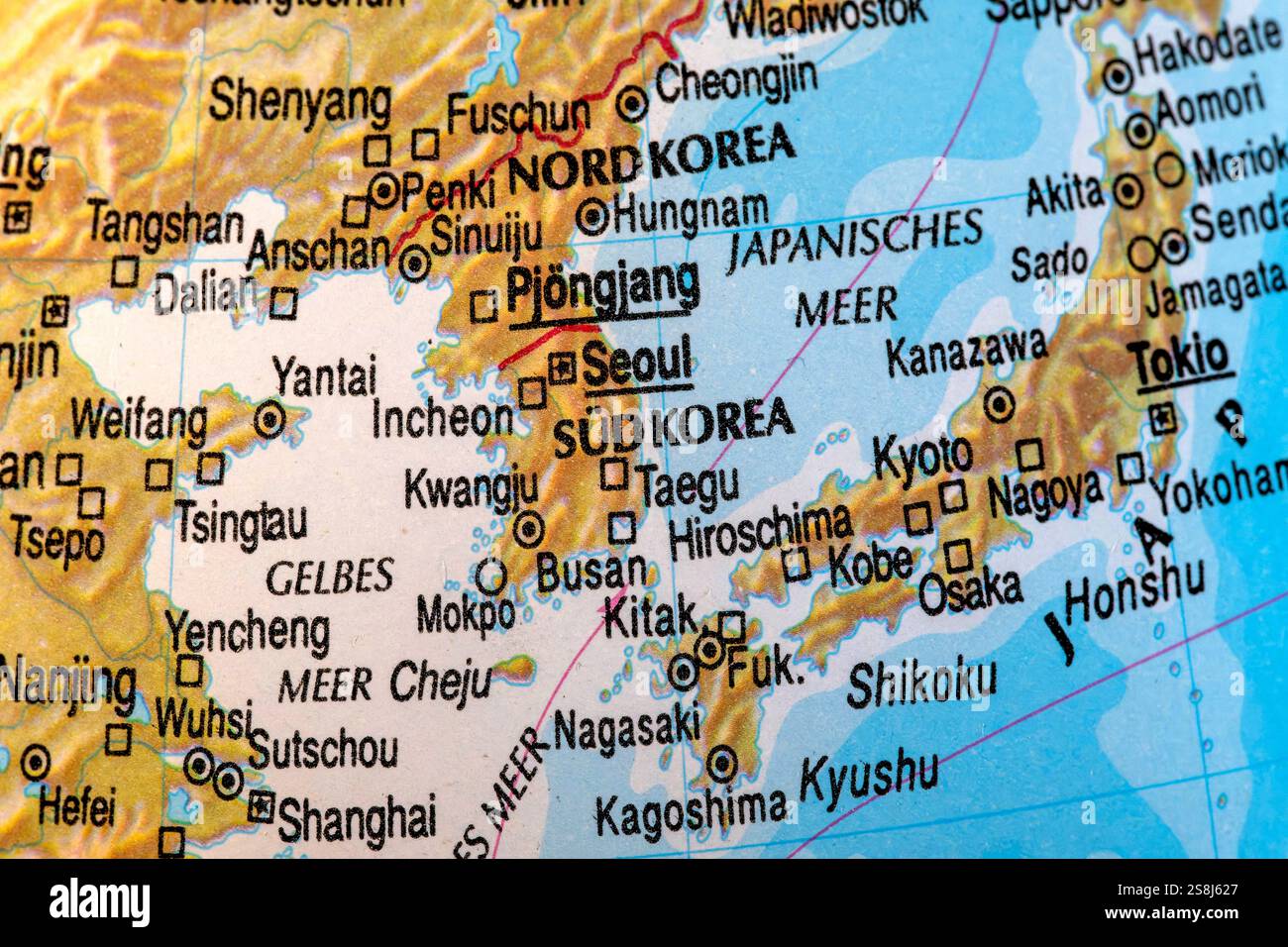 23.01.2025, Nord- und Südkorea hier auf der Landkarte eines Globus ...