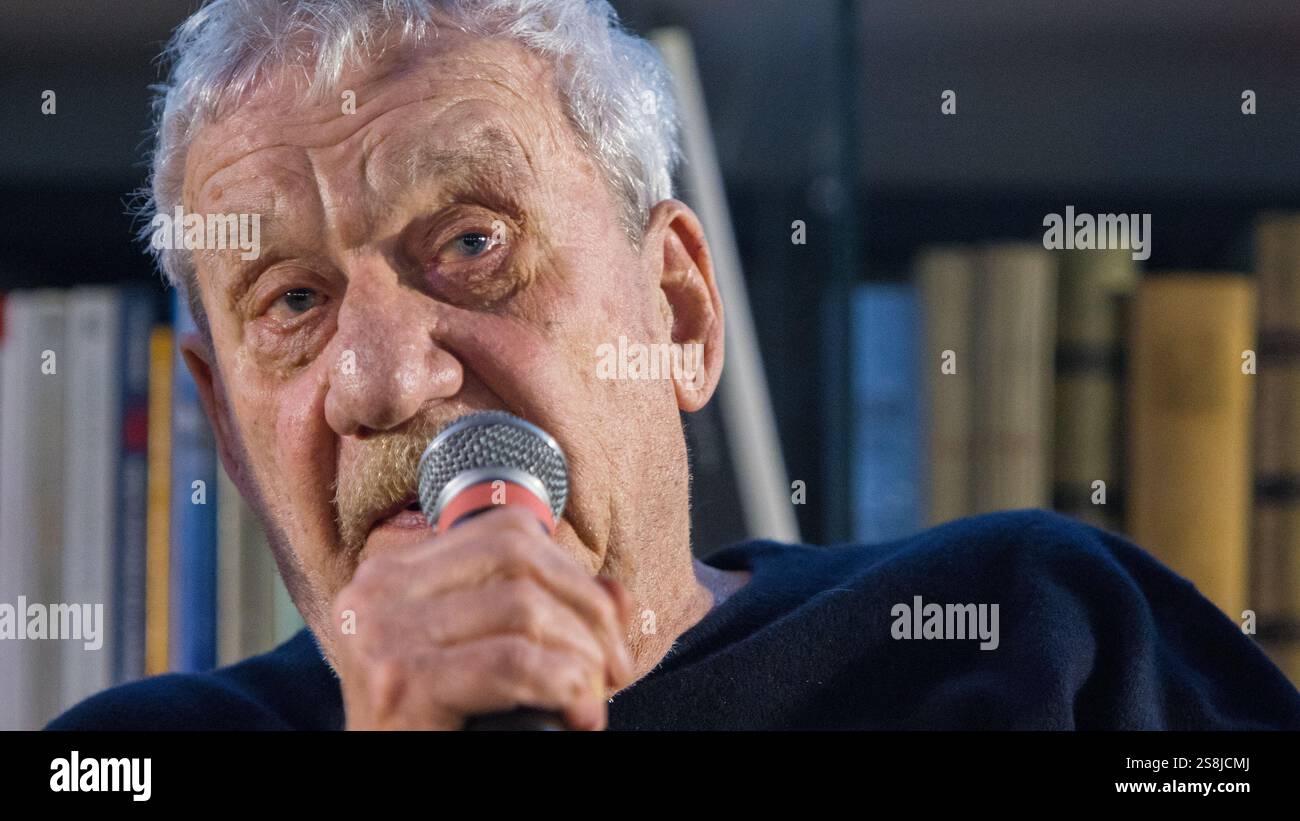 Live italian musician 2025 hi-res stock photography and images - Alamy
