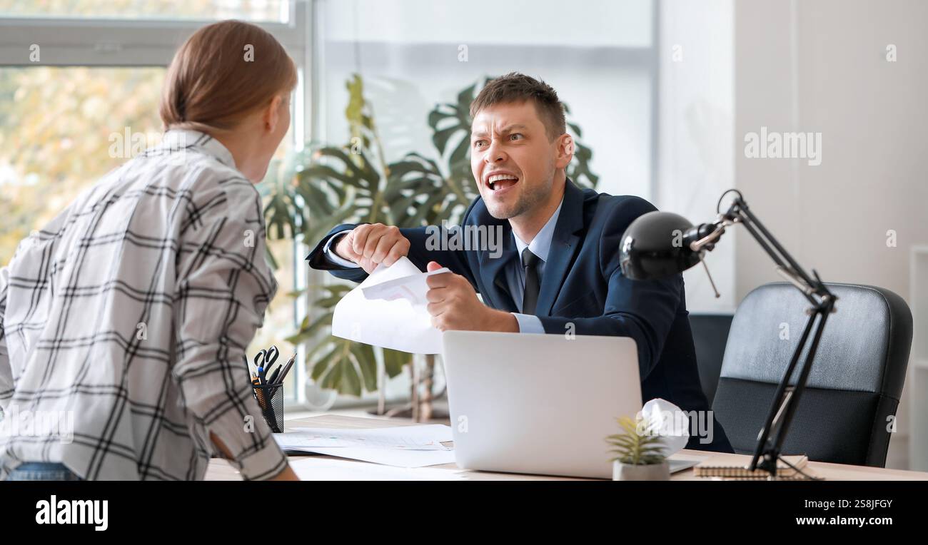 Angry boss shouting secretary hi-res stock photography and images - Alamy