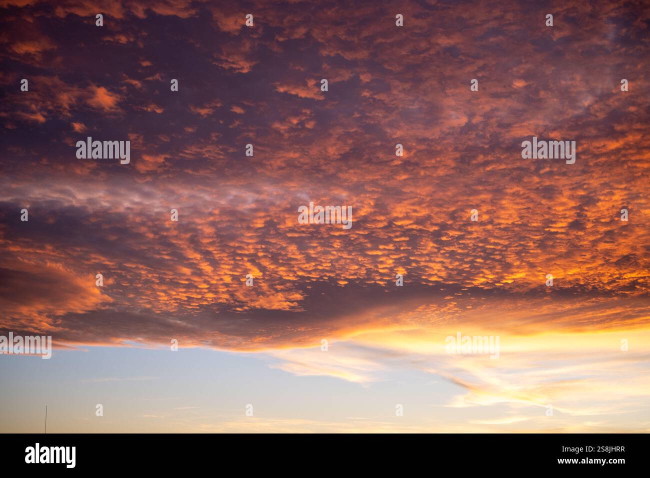 Atmospheric colorful sunset sky hi-res stock photography and images - Alamy